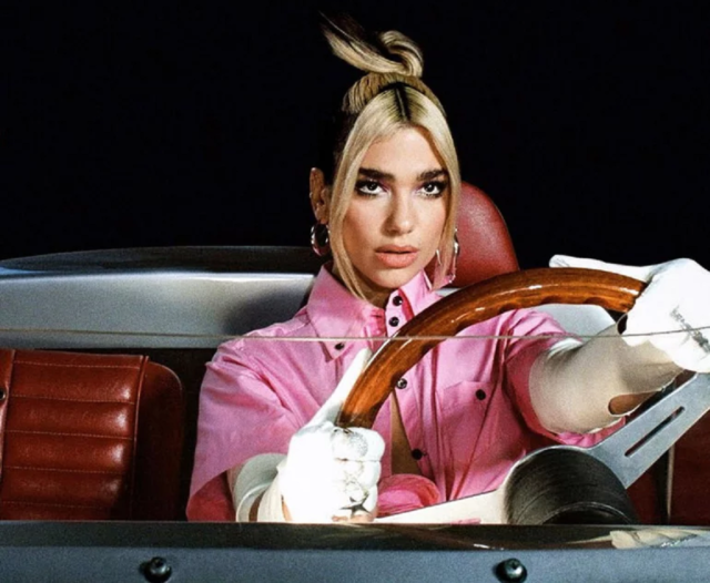 Η Dua Lipa ποζάρει στην Ακρόπολη (Φωτογραφία)Gpop.gr