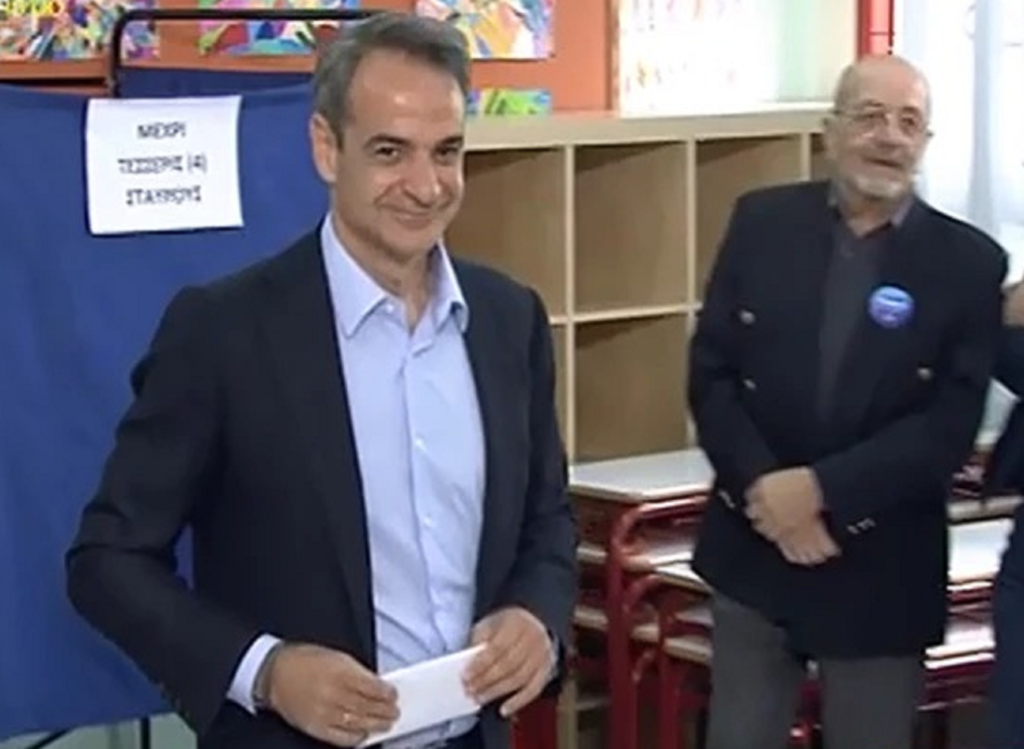 Εκλογές 2023 | Ο Κυριάκος Μητσοτάκης ψήφισε στην Κηφισιά μαζί με τα ...