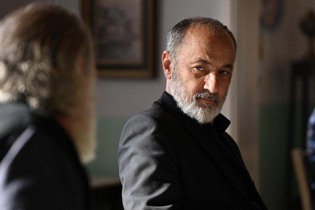 Στέλιος Μάινας: «Δεν μου αρέσει ποτέ ο εαυτός μου στην τηλεόραση, δεν ...